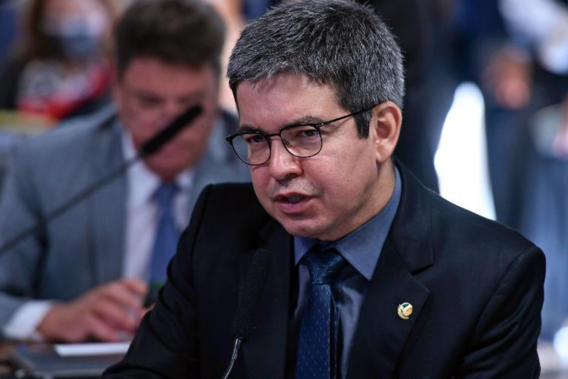 'Depois da separação, é bom ficar solteiro', diz Randolfe após deixar ...