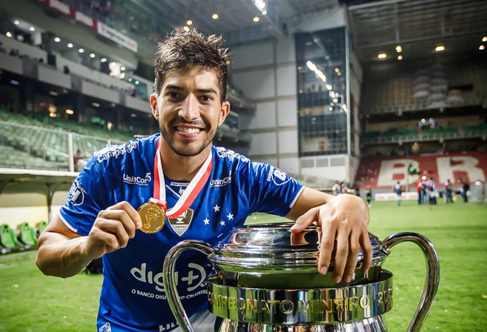 Lucas Silva volta ao Cruzeiro, porto seguro da carreira, com peso de ...