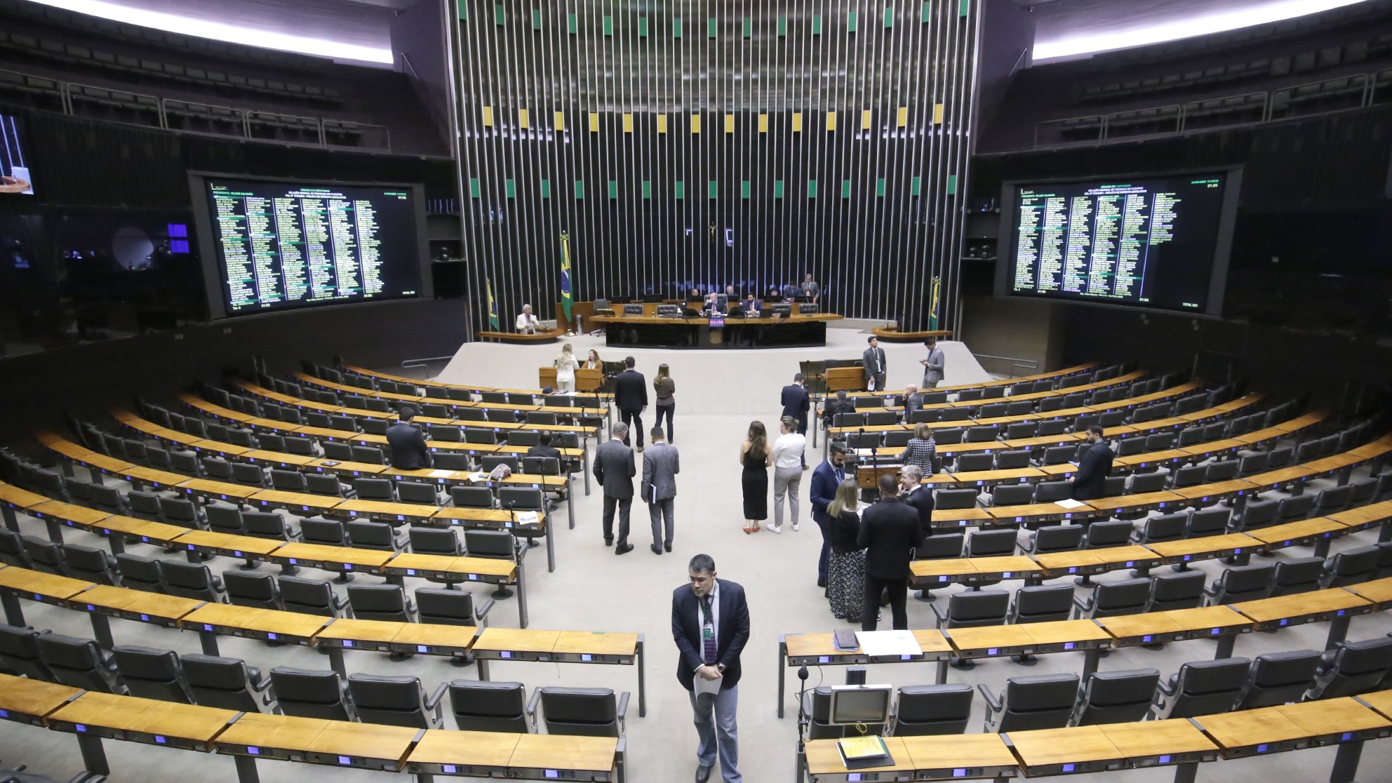 Projeto de anistia pode tornar Bolsonaro elegível e beneficiar aliados ...